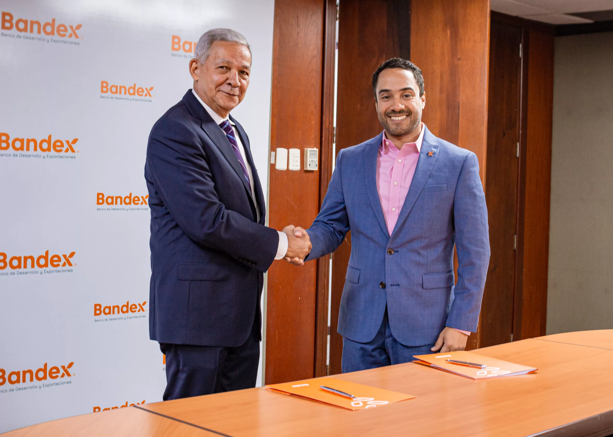 FONDESA Y BANDEX firman acuerdo para créditos educativos - FONDESA